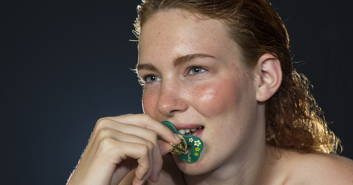 Esistono i ciucci per adulti e delle aziende che li producono per loro