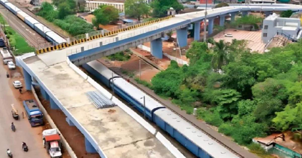 7 ingegneri sospesi per un ponte progettato con una svolta a 90 gradi